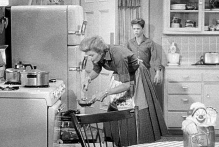 June Cleaver Alchetron The Free Social Encyclopedia